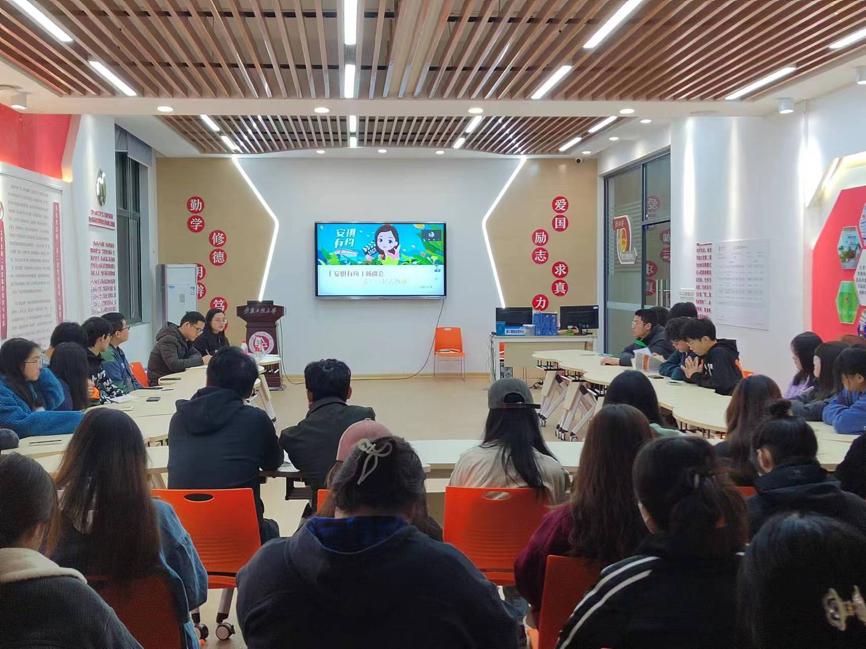“走！一起去西部！”安琪有约畅谈会对话西部计划志愿者 